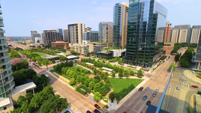 Funding to build deck parks over Dallas highway approved by city ...