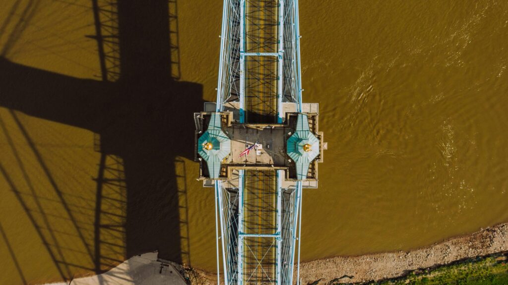 Kentucky, Indiana sign development agreement for $933M Ohio River ...